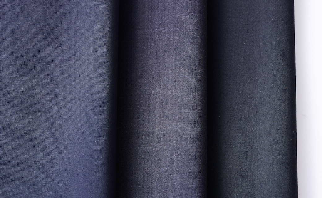 TECH WOOL WARM ブラック平織り無地チェスターコート | オーダースーツのFABRIC TOKYO